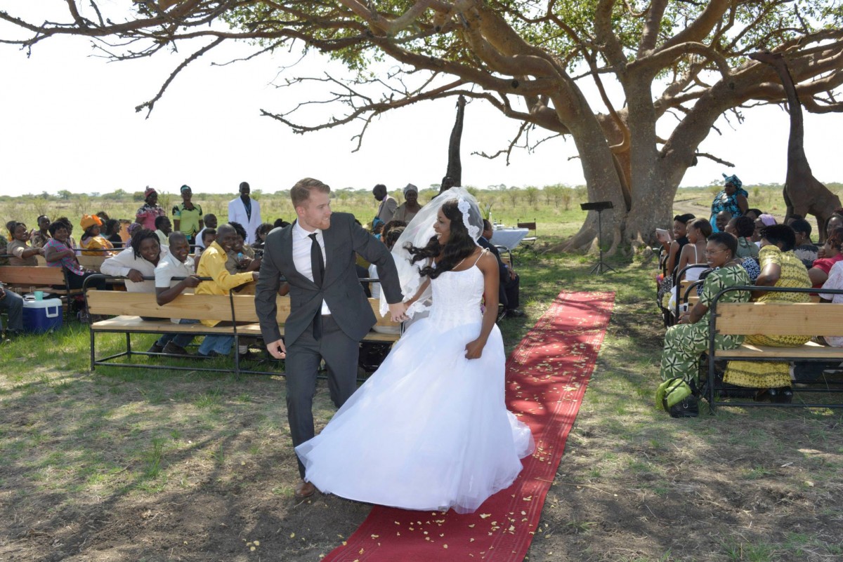 Photos: Couple's Dream Wedding in Africa - 29Secrets