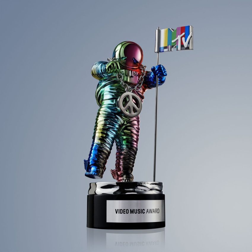 The MTV Moonman Gets a Makeover - 29Secrets