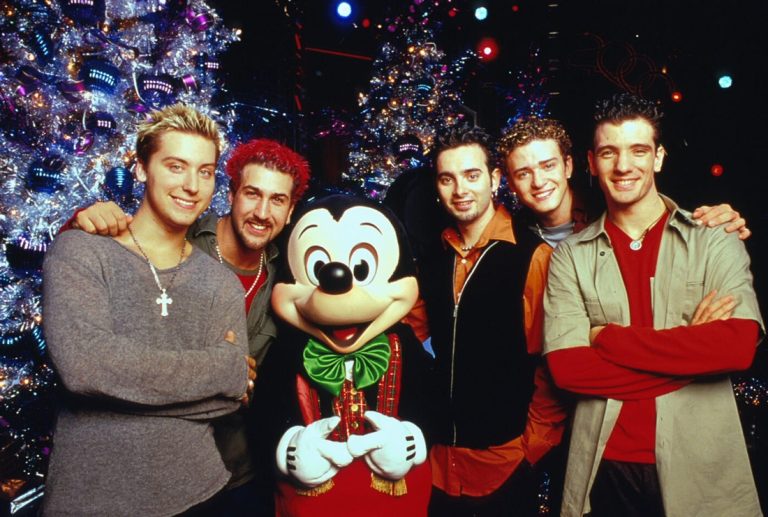 The 10 Best Holiday Songs from the 90s - 29Secrets