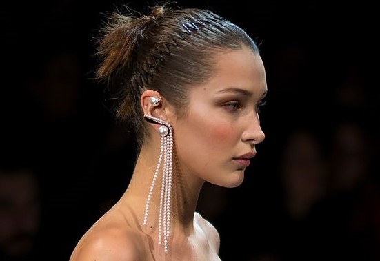 From Banana Clips To Comb Headbands, '90s Hair Accessories Are Back ...