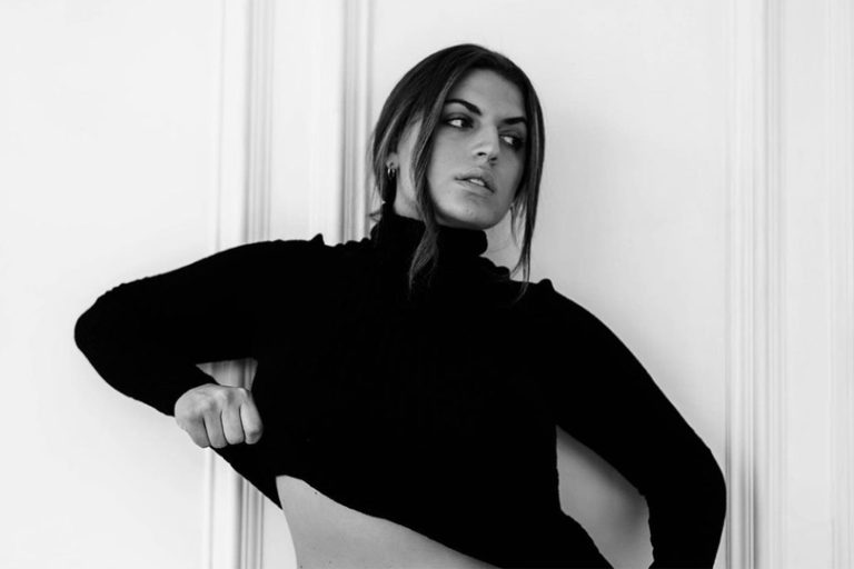 Ella Halikas: A Sport Illustrated Swimsuit Model On Body Positivity ...