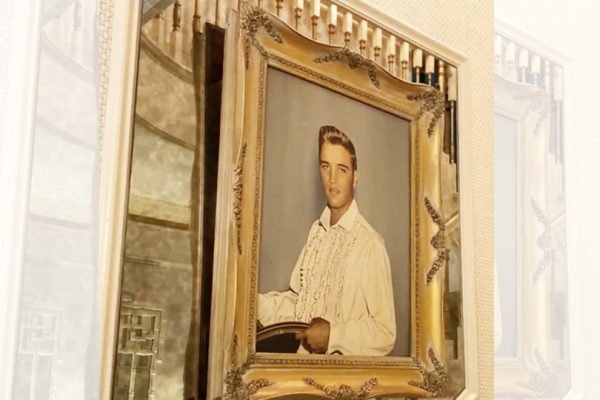 THE STORY OF: Elvis Presley's Jet-Black Hair - 29Secrets