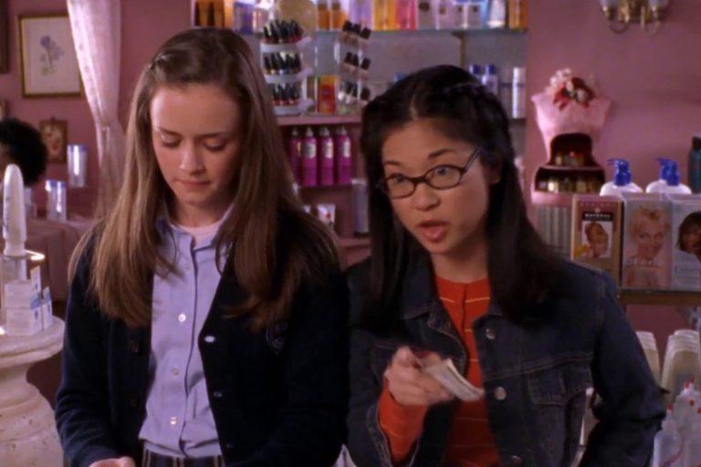 Gilmore Girls, Season 3, Episode 4 Recap: One's Got Class and the Other ...