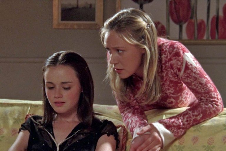 Gilmore Girls, Season 1, Episode 1 Recap: Pilot - 29Secrets