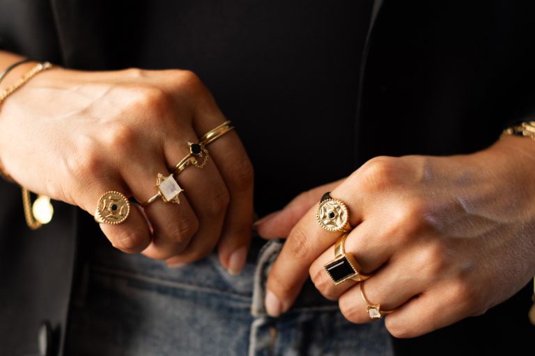 The Pinky Ring Is 2025’s Coolest Jewellery Trend - 29Secrets