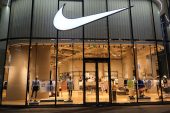 THE STORY OF: The Nike Swoosh Logo - 29Secrets